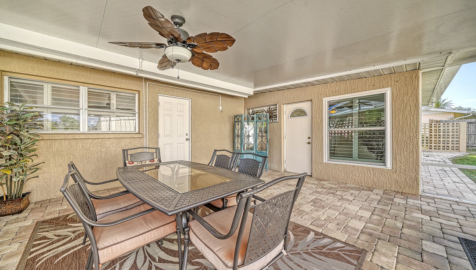 pix360.com | Real Estate Photography & Virtual Tours - 6833 Half Moon Drive