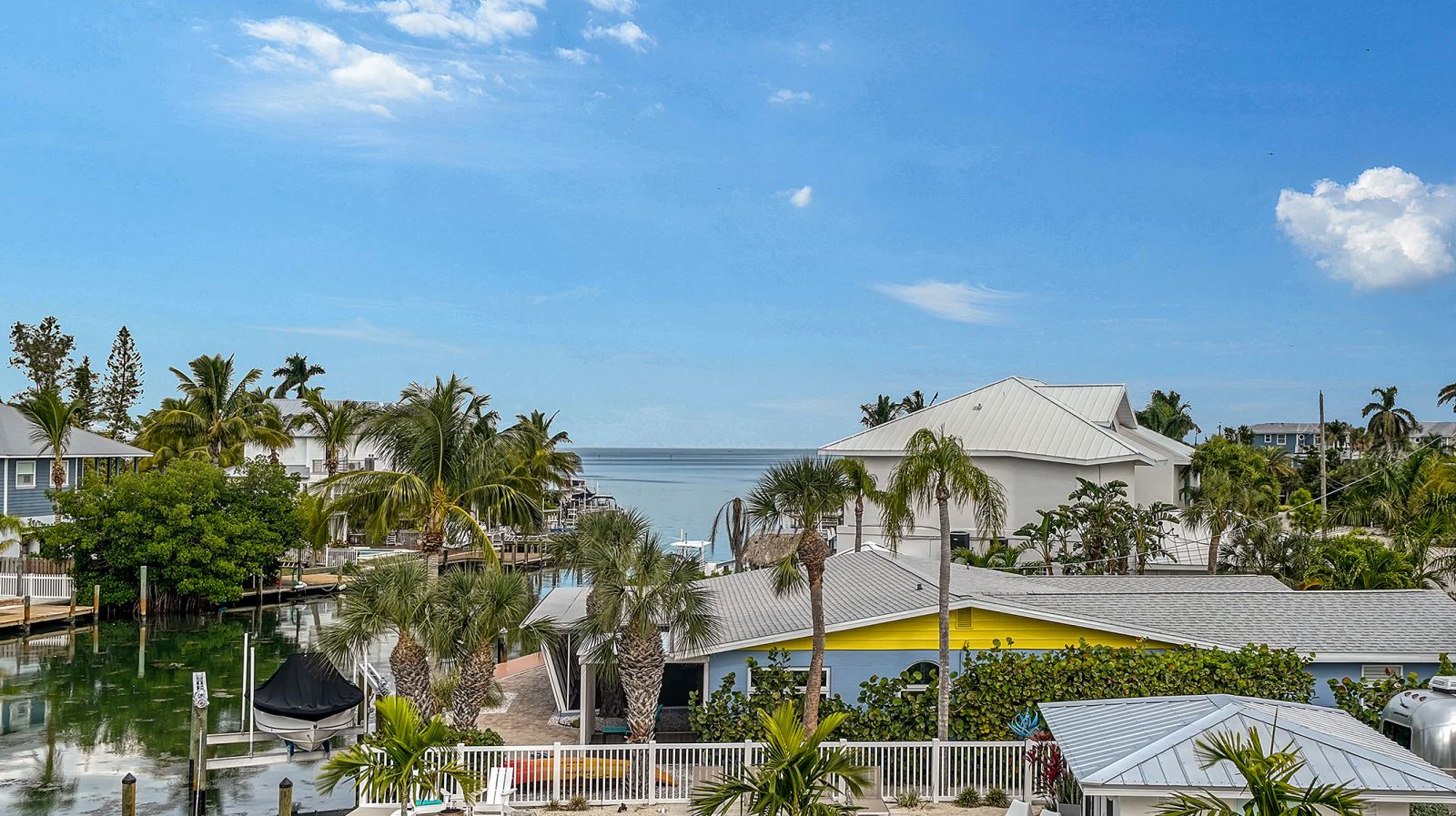 pix360.com | Real Estate Photography & Virtual Tours - 212 S Harbor Dr